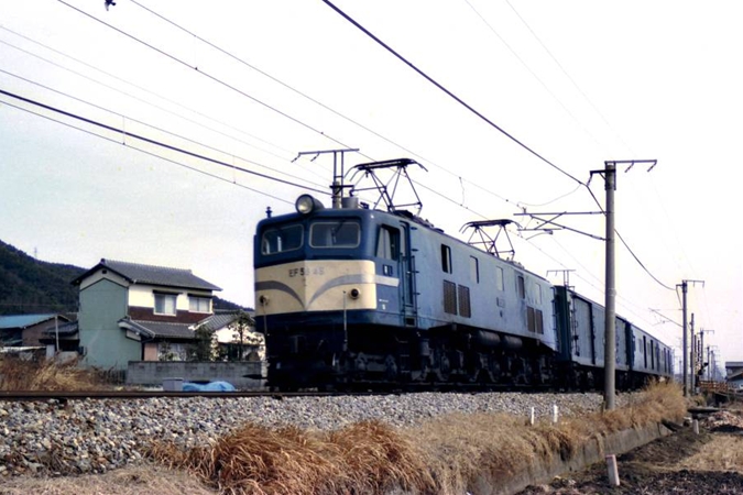旧型旅客用電気機関車の最後を飾る流線形の傑作機「EF58形」 - 日本の旅・鉄道見聞録